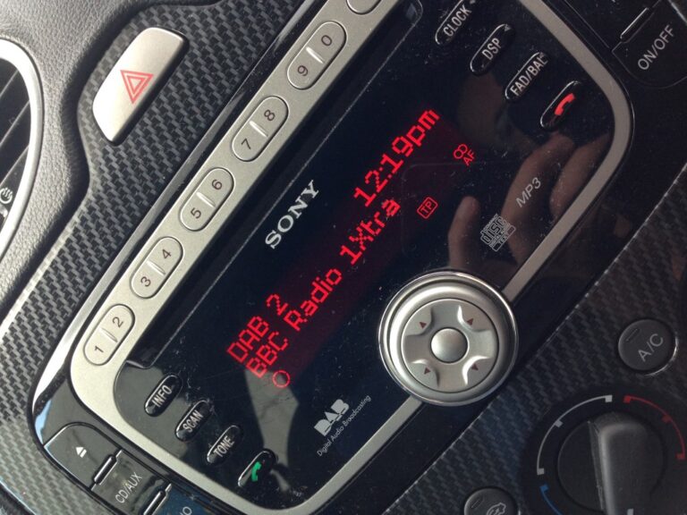 Ford Focus MK2 DAB Radio Retrofit - James Simpson