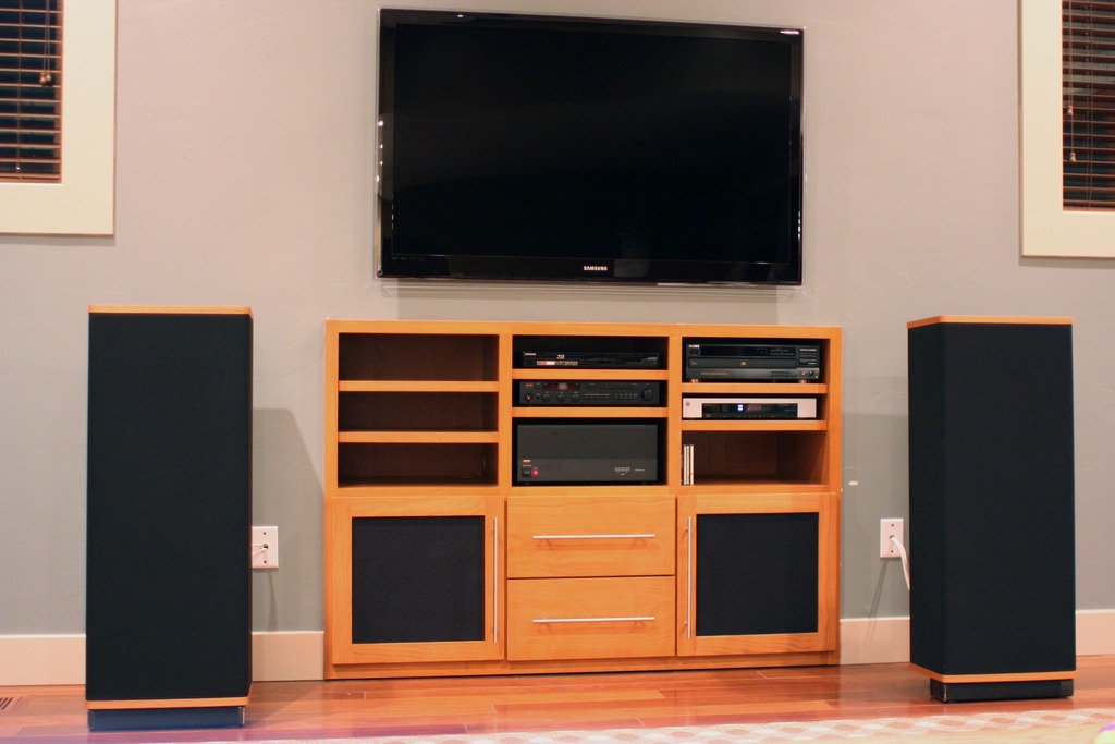 A Quick Guide To Wall-Mounting A Flat-Screen TV - James Simpson